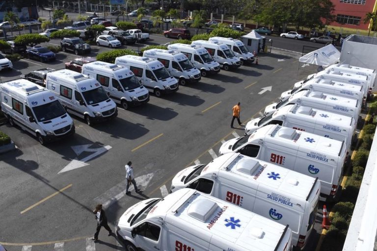 Salud pública recibe 25 ambulancias para el 911