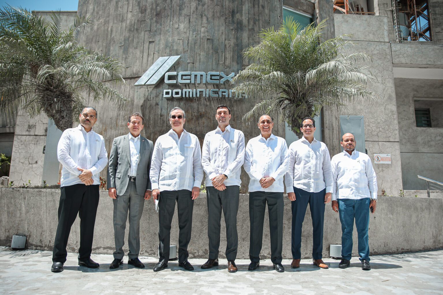 Abinader inaugura Horno de Línea 1 de CEMEX en el marco de sus planes ...